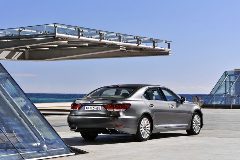 Lexus LS technical specifications and fuel economy